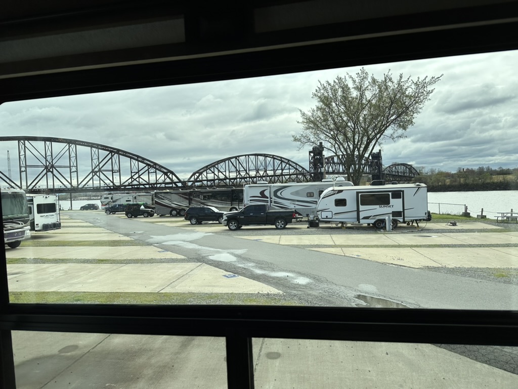 Downtown Riverside RV Park – Cocktails & Campfires